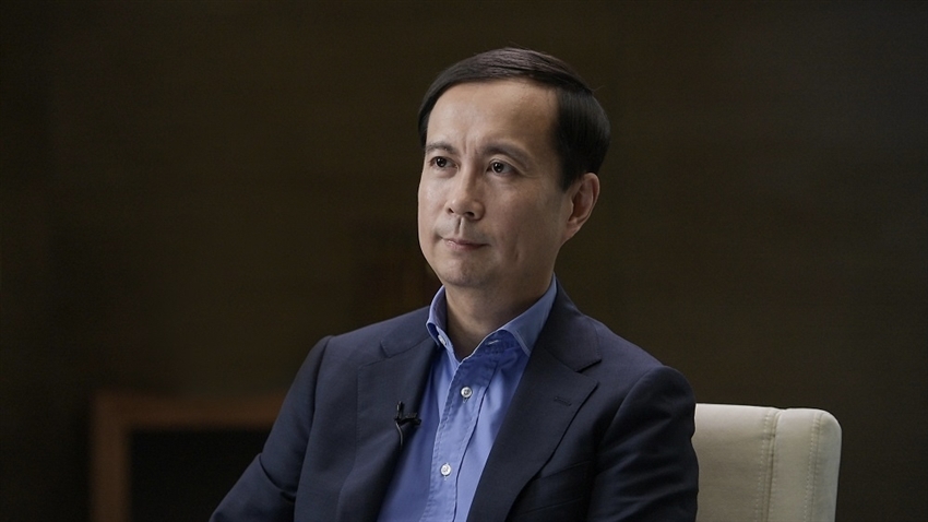 阿里(09988.HK)：蔡崇信及吳泳銘9月10日起接替張勇出任集團主席及CEO